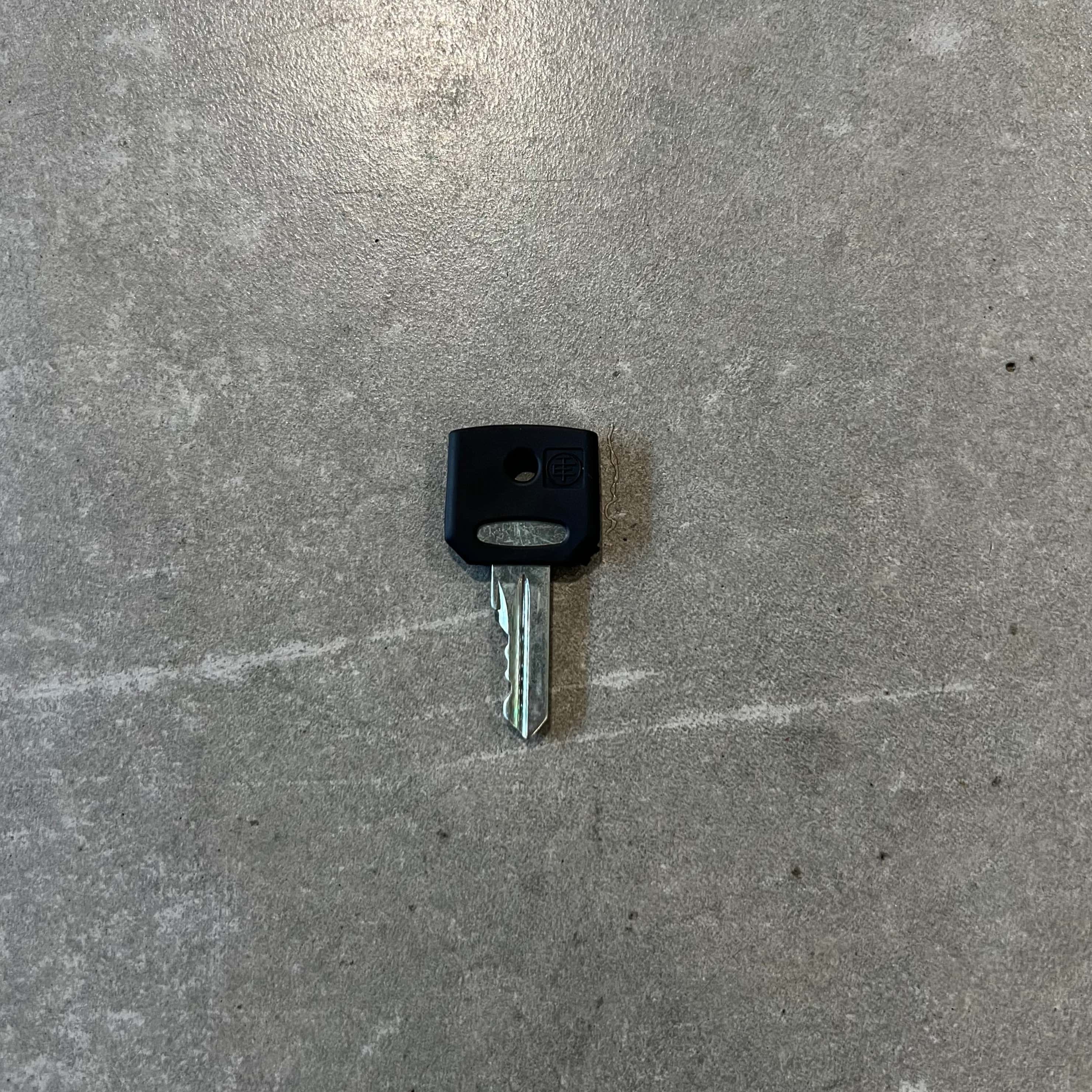 Covana AFS Leg Key (square black) – Cleartub